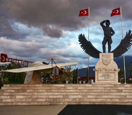 Tayyareci Fethi Bey Unutulmadı